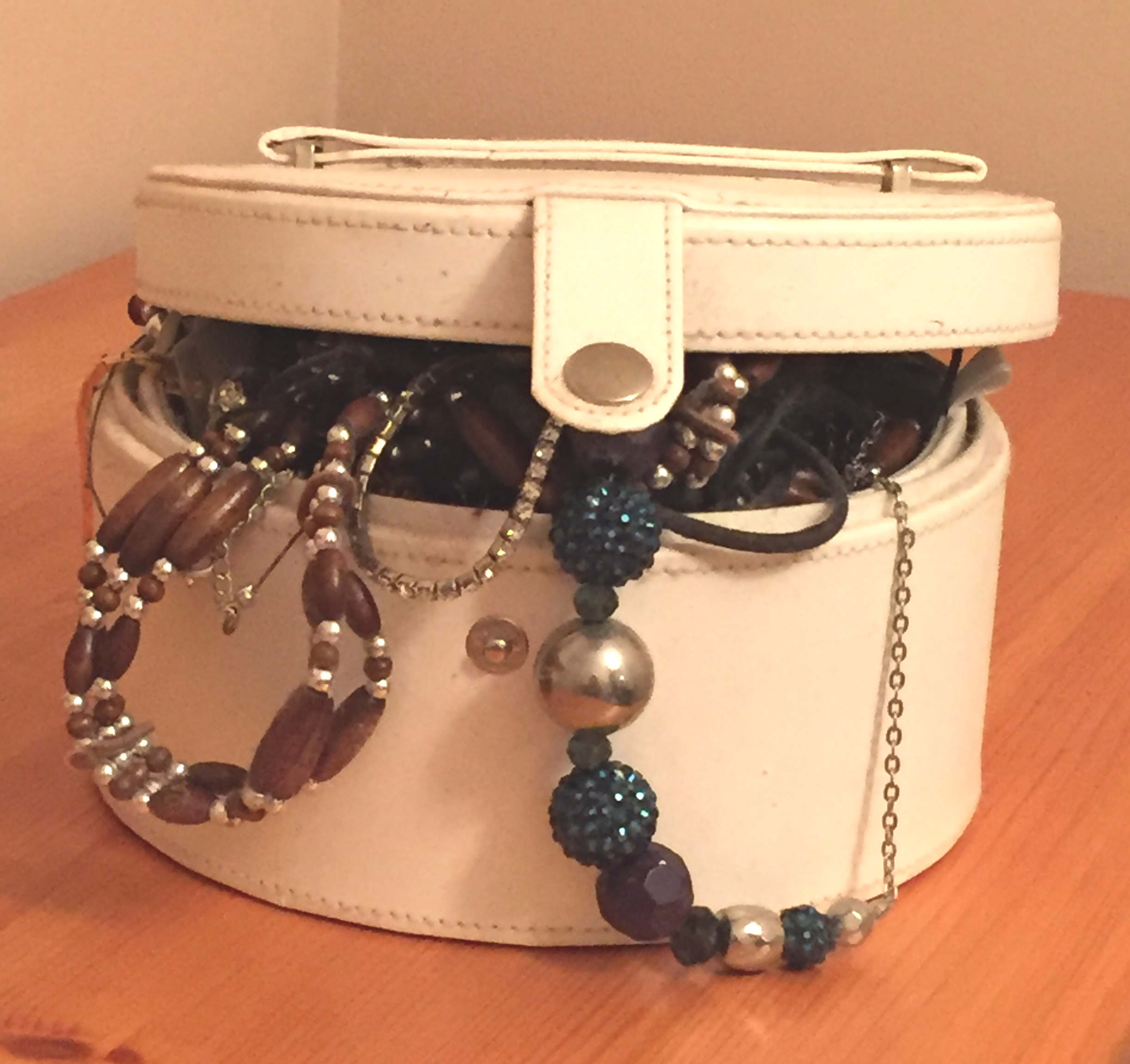 How to de-clutter your jewellery box – SommerSparkle